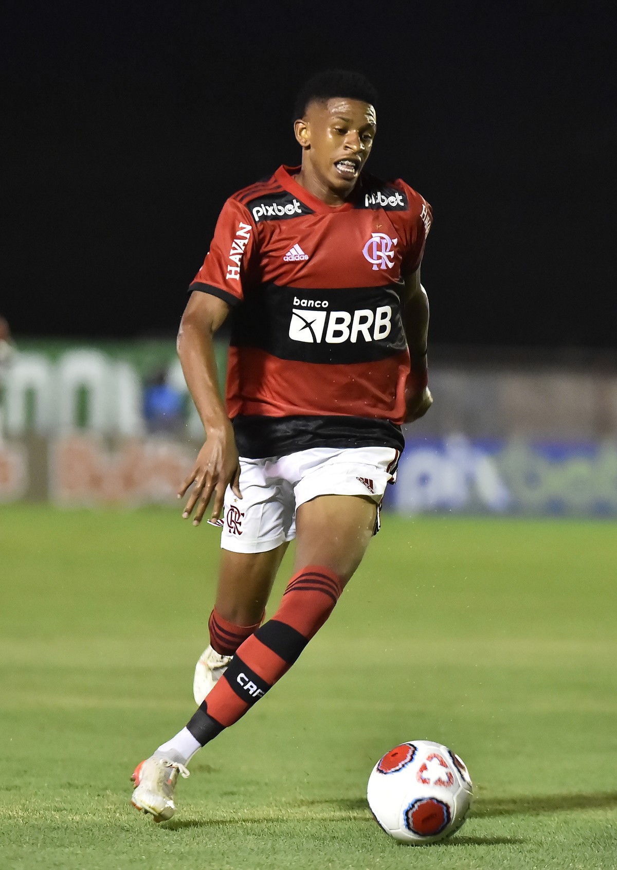Atacante André renova contrato com o Flamengo até dezembro de 2024 ...