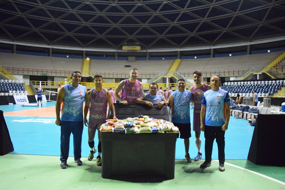 Rede Cuca Vôlei entrega uma tonelada de alimentos para associação ...