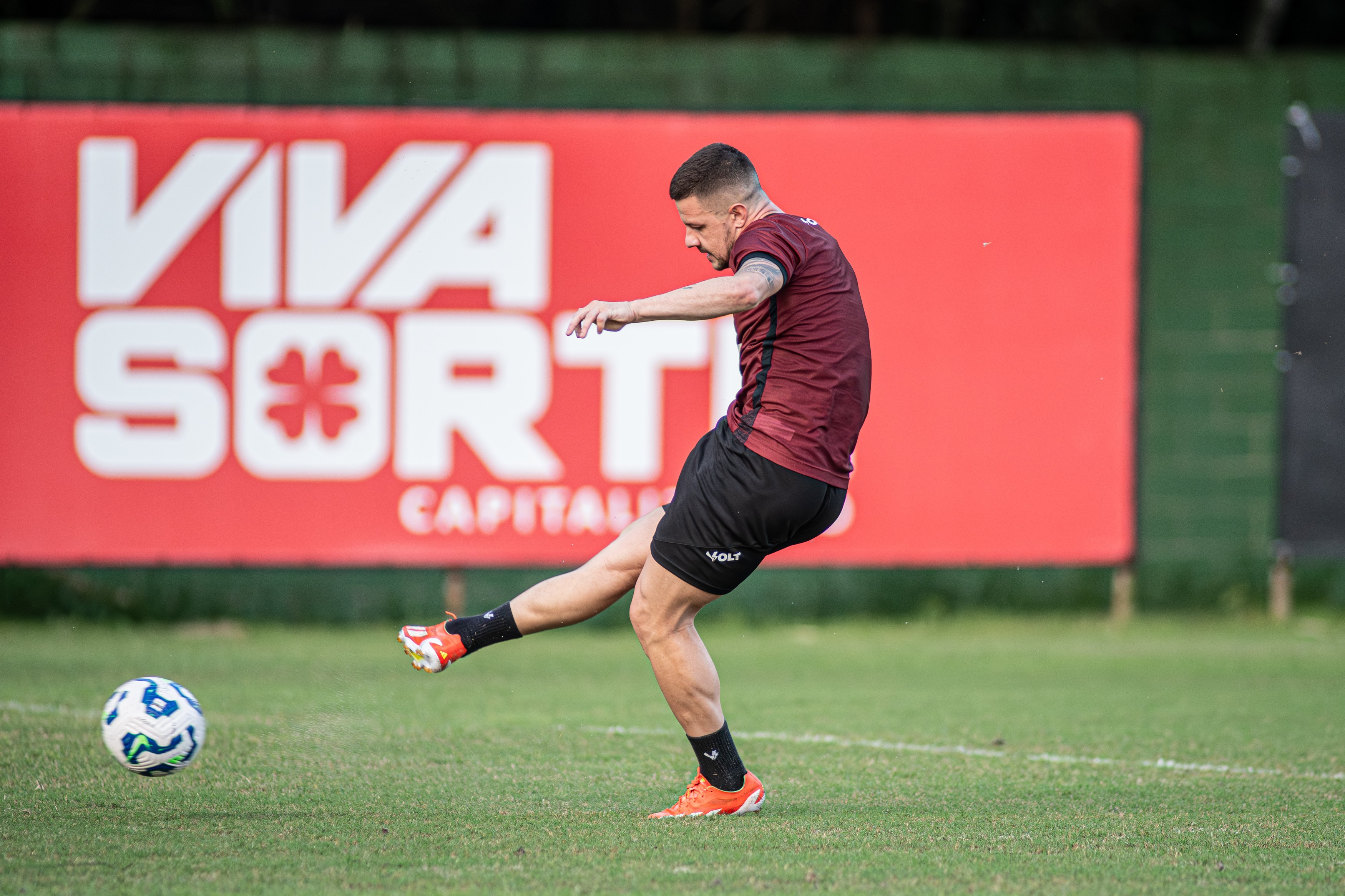 Kayzer tem mais da metade dos gols do Vitória desde sua estreia