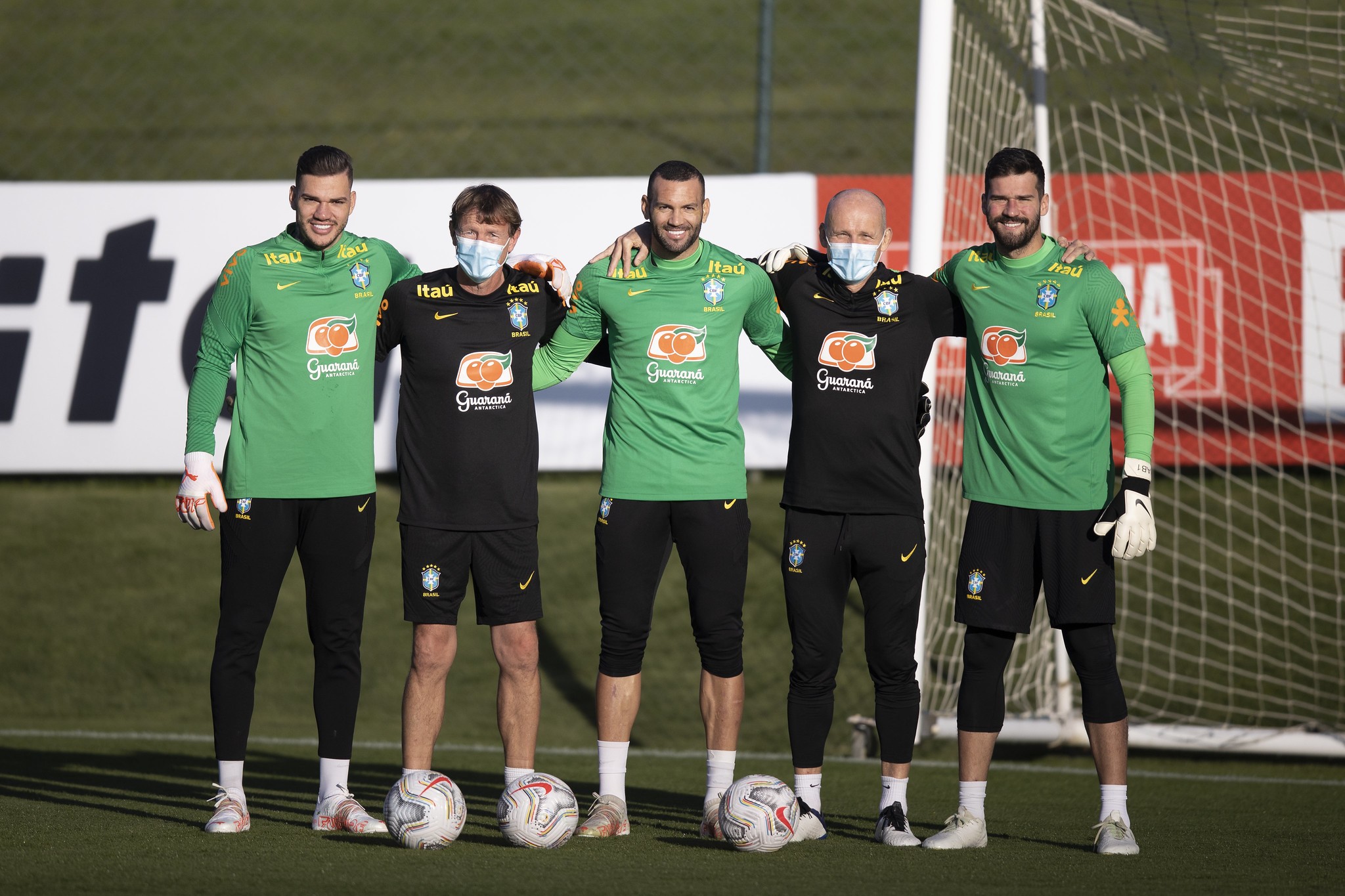 Auxiliar da preparação de goleiros da Seleção volta ao Inter | Ge