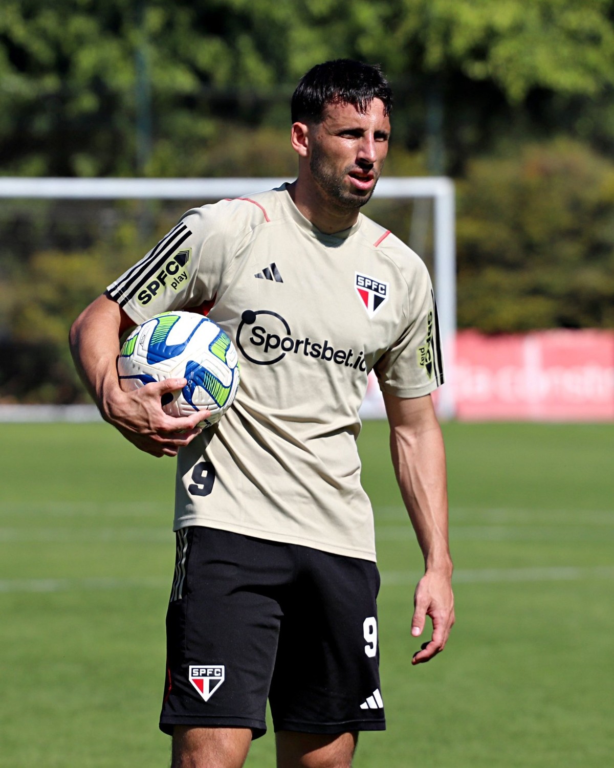 Calleri relembra solidão após brilhar em clássico pelo São Paulo ...