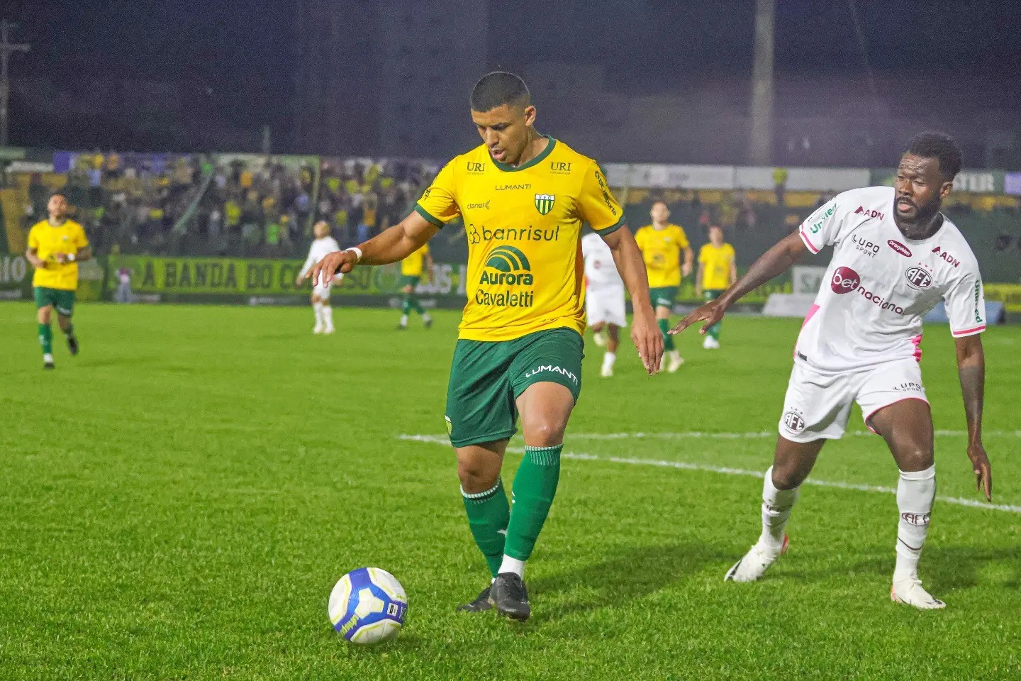 Júnior Rocha valoriza empate da Ferroviária fora e elogia elenco