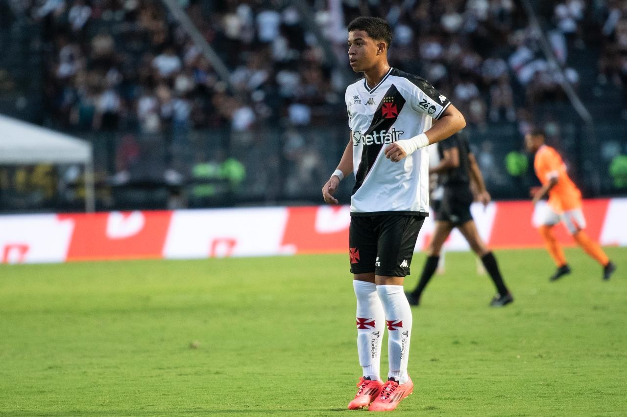 Conheça Andrey Fernandes, primeiro jogador nascido em 2008 a atuar no ...