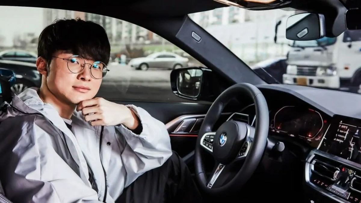 LoL: Faker exibe novo carro de luxo avaliado em R$ 419 mil | lol | ge