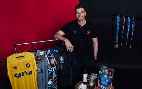 Bento posta vídeo e se despede do Athletico após ser anunciado pelo Al ...