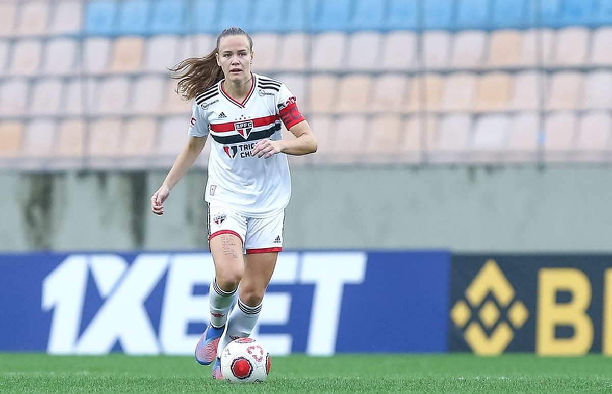 Capitã do time feminino, Maressa renova contrato com o São Paulo | são ...