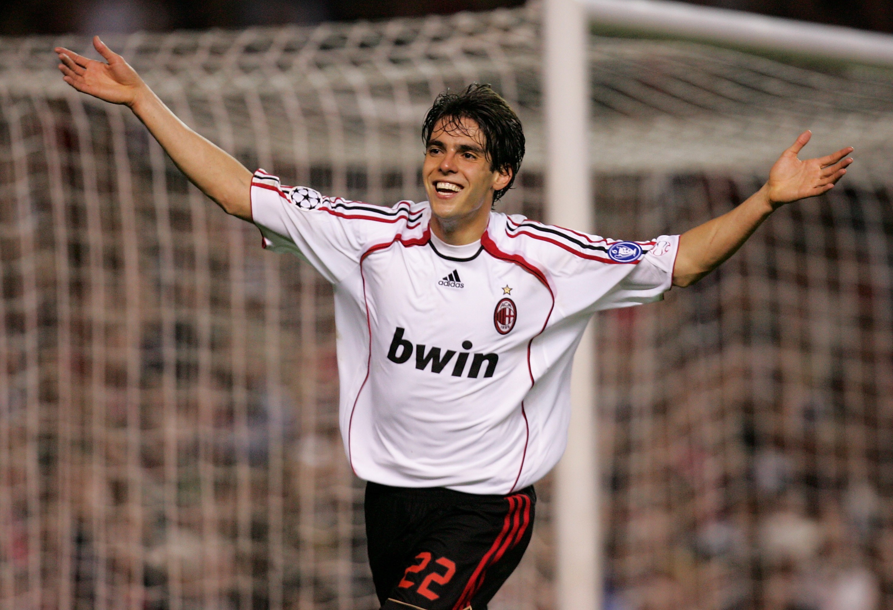 Kaká completa 40 anos e recebe homenagens da Uefa, Milan, Orlando, São ...