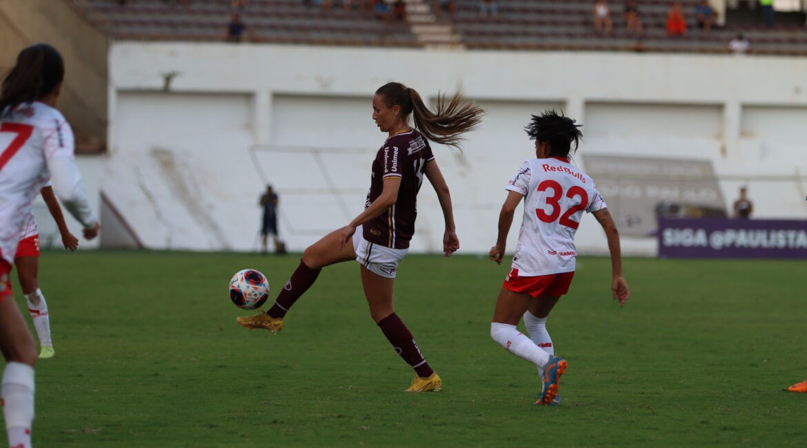 Ferroviária renova com meia Amanda Brunner | Ge