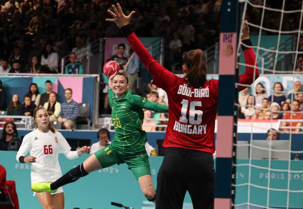 Brasil sofre gol no último lance e perde de virada para Hungria no ...