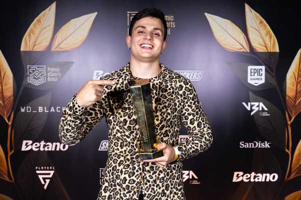 Melhor streamer, Paulinho vibra: "Dois anos de felicidade guardados ...