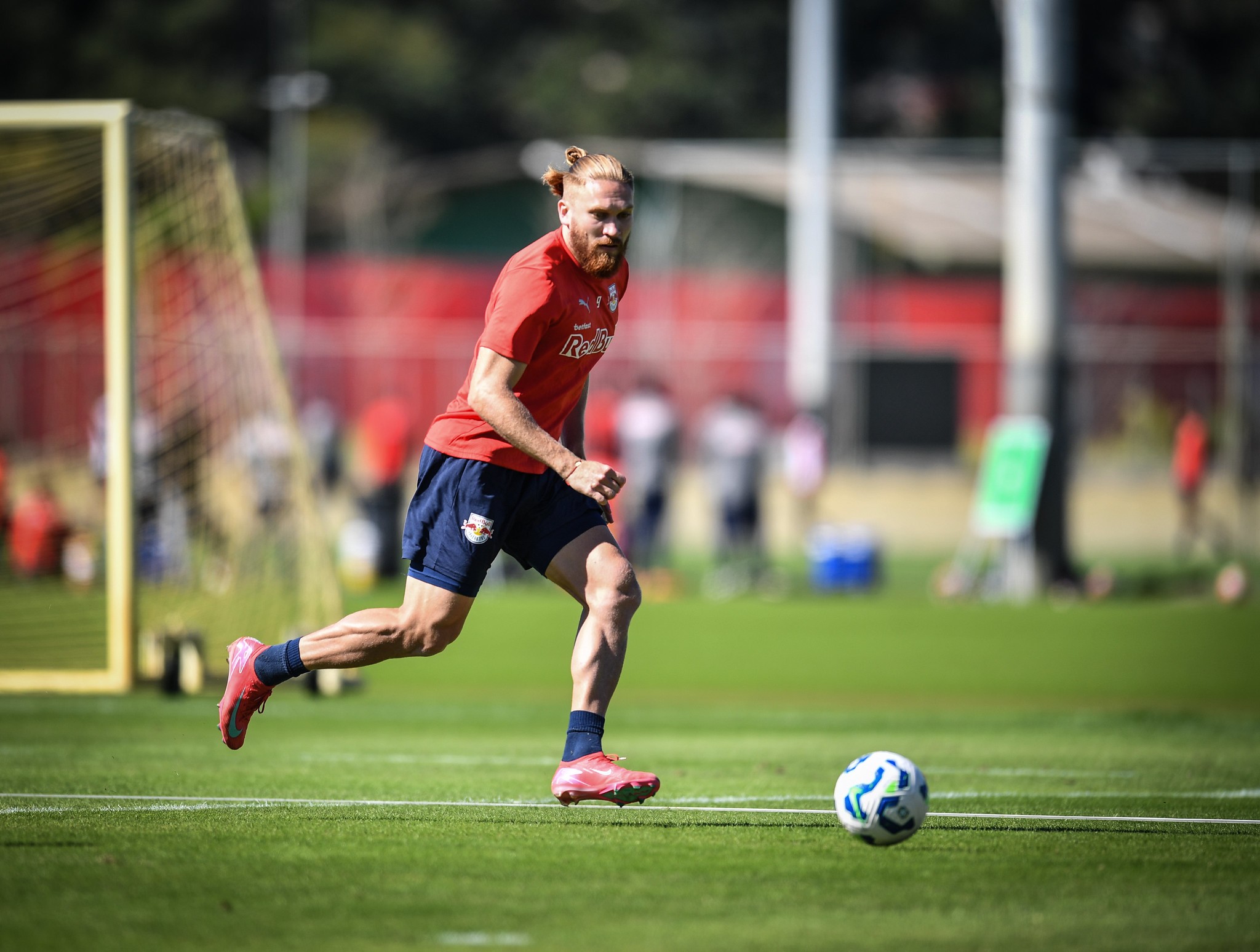 Pitta faz trabalhos no campo em reapresentação do Bragantino e está ...