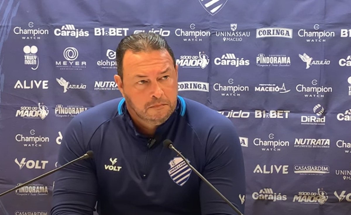 Fernandes pode mudar o time do CSA para enfrentar o Grêmio e fala em ...