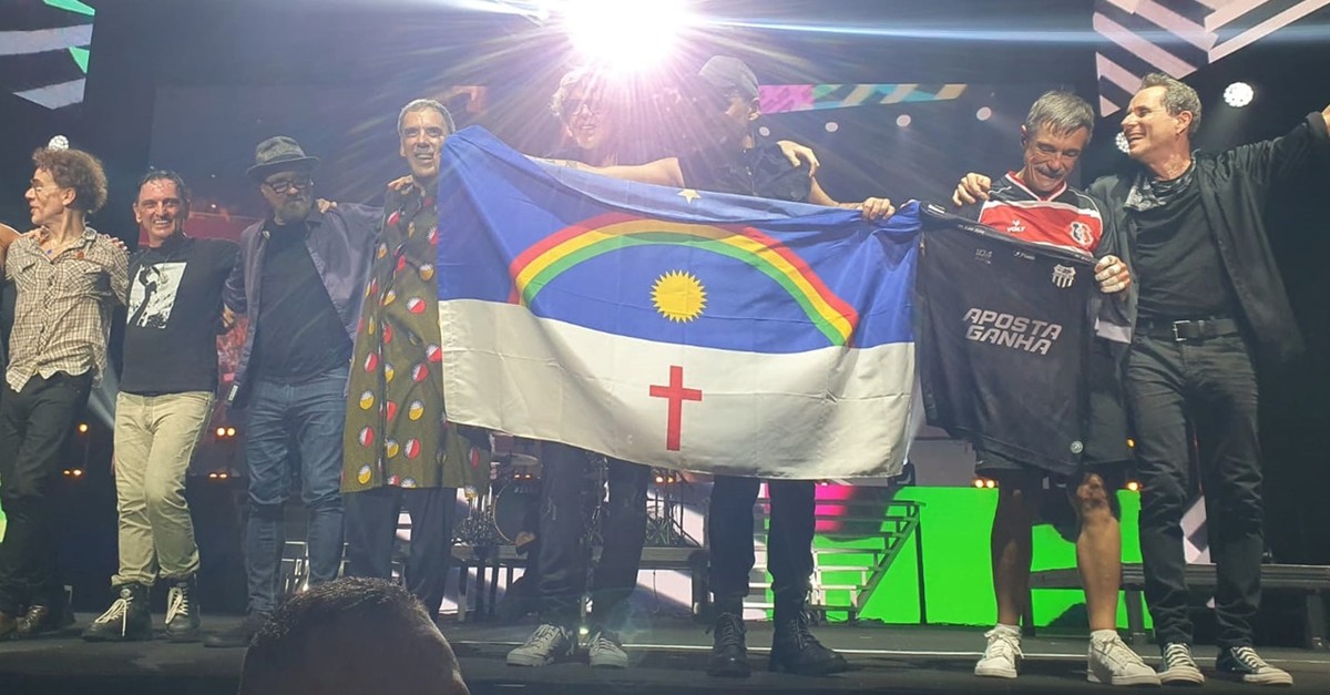 Charles Gavin, baterista dos Titãs, "vaza" nova camisa do Central antes ...