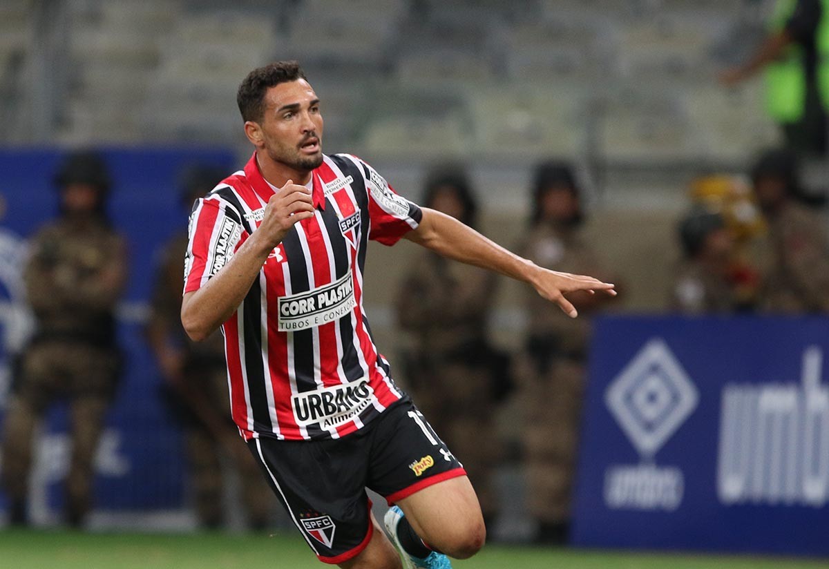 Gilberto volta à pauta, e Botafogo envia proposta para o atacante | botafogo | ge