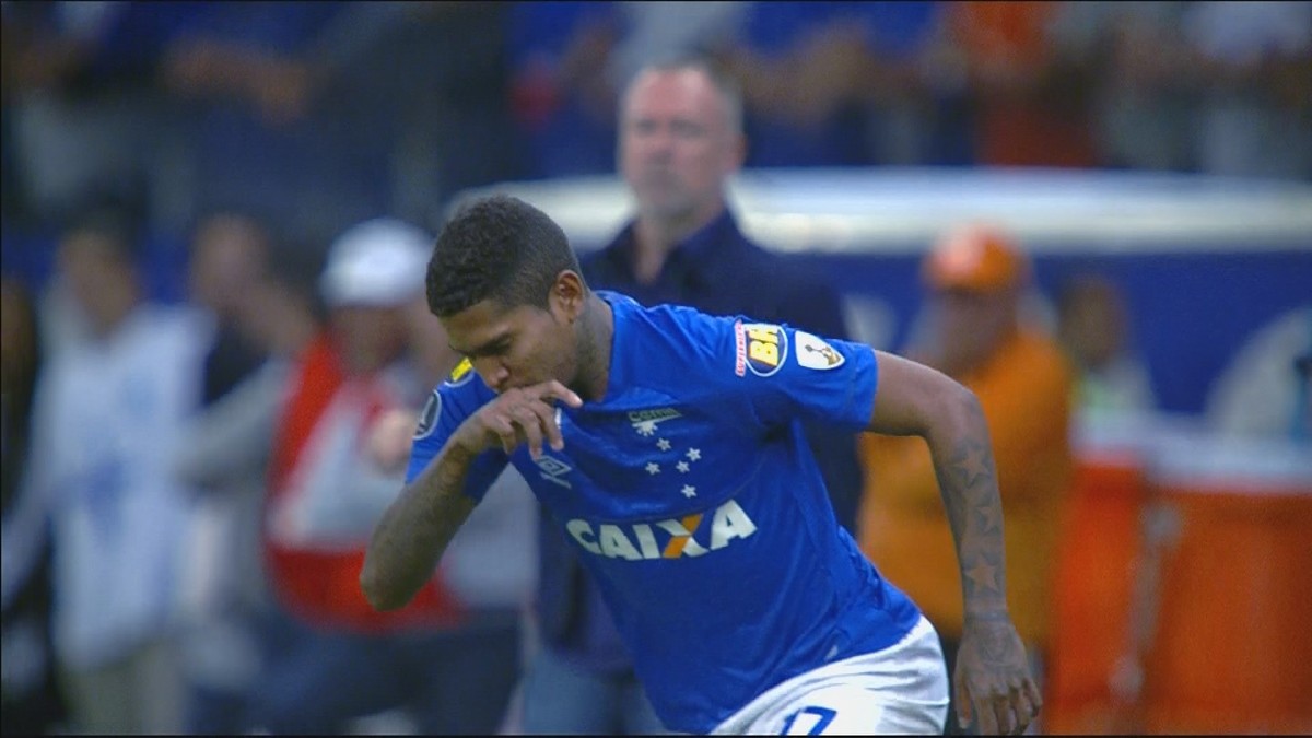 Raniel tem, novamente, nome gritado pela torcida, e Mano avalia momento ...