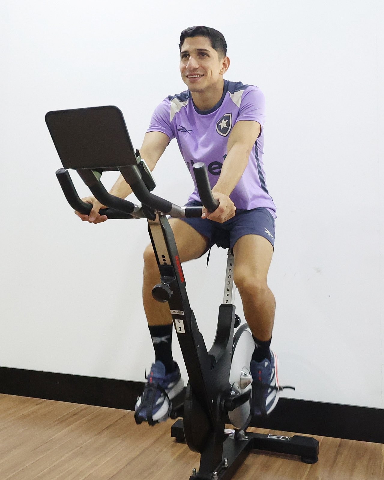 Savarino se reapresenta ao Botafogo em meio a negociação com o ...