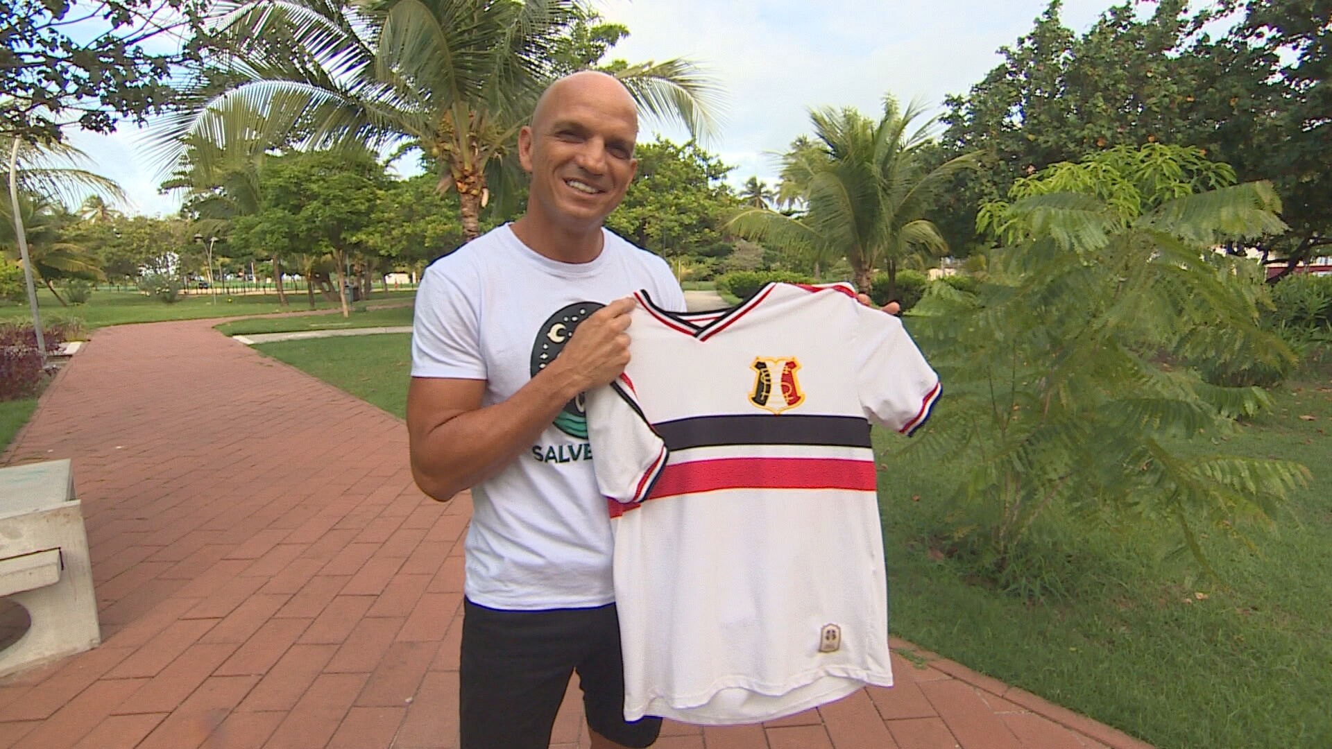 Ex-Sport, Sandro lembra clássico contra o Santa, time de coração