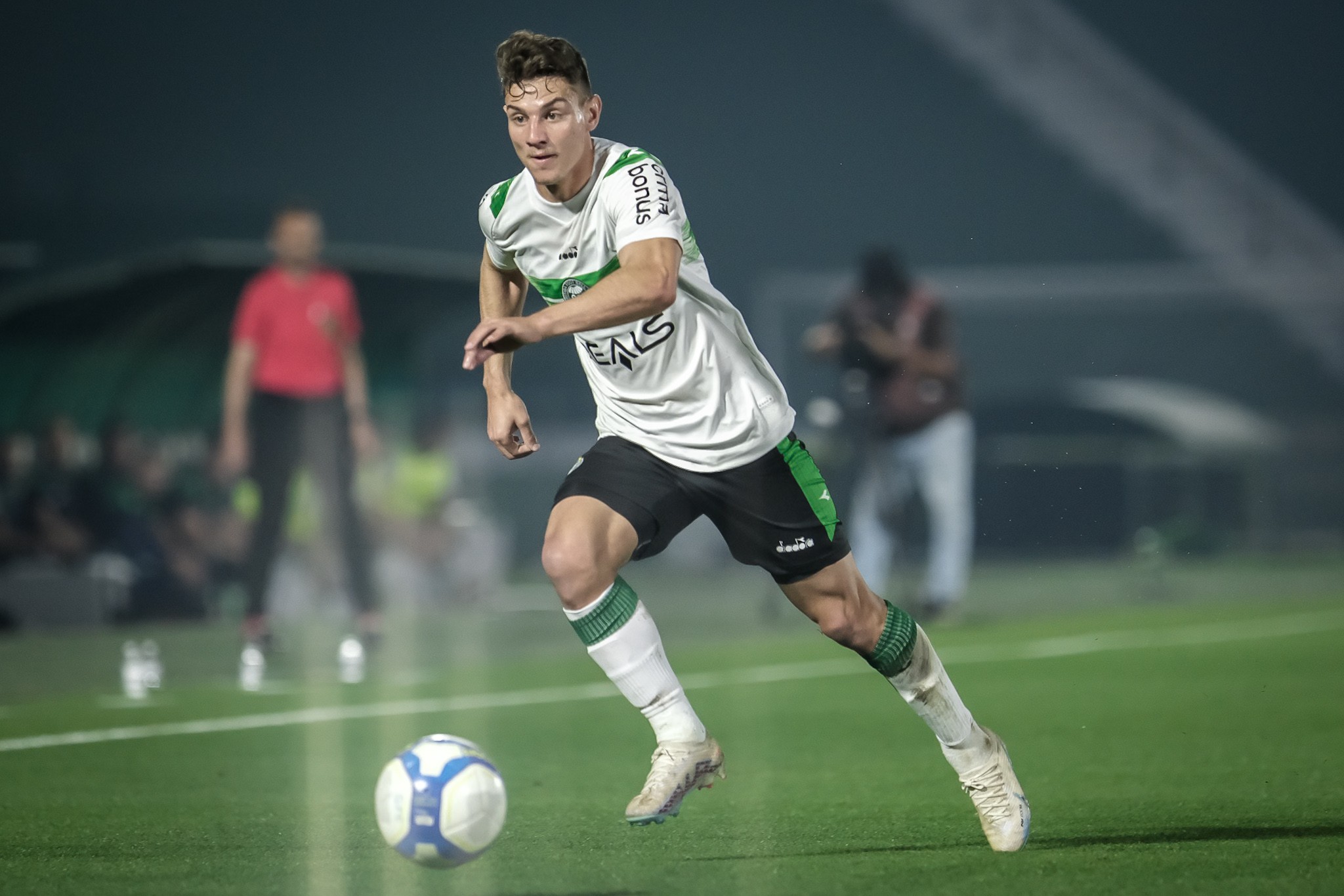 Destaque do Coritiba, Natanael deve prorrogar contrato e entra no radar ...