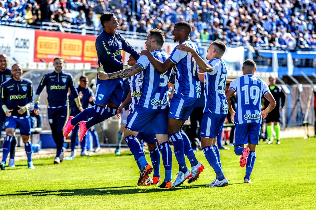 Avaí volta a liderar a Série B do Brasileiro após 10 temporadas | avaí | ge