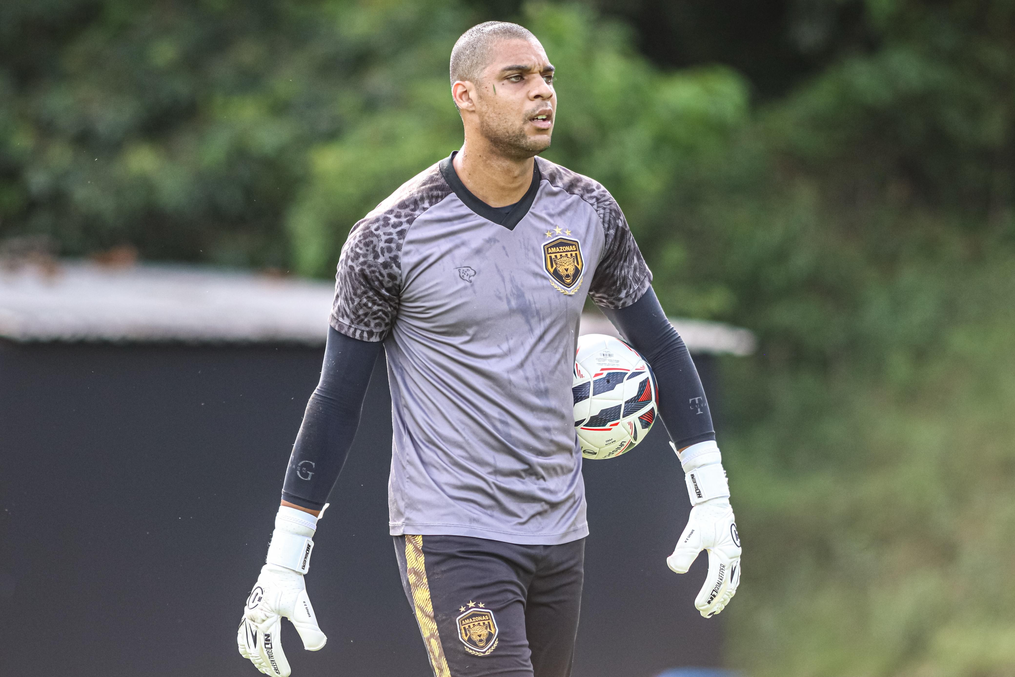 Amazonas anuncia goleiro Zé Carlos e oficializa atacantes Kiko e Erivan ...