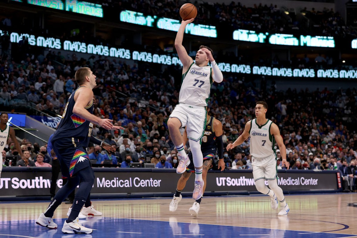 Mavericks batem Nuggets de virada em noite de Doncic e Porzingis | nba | ge