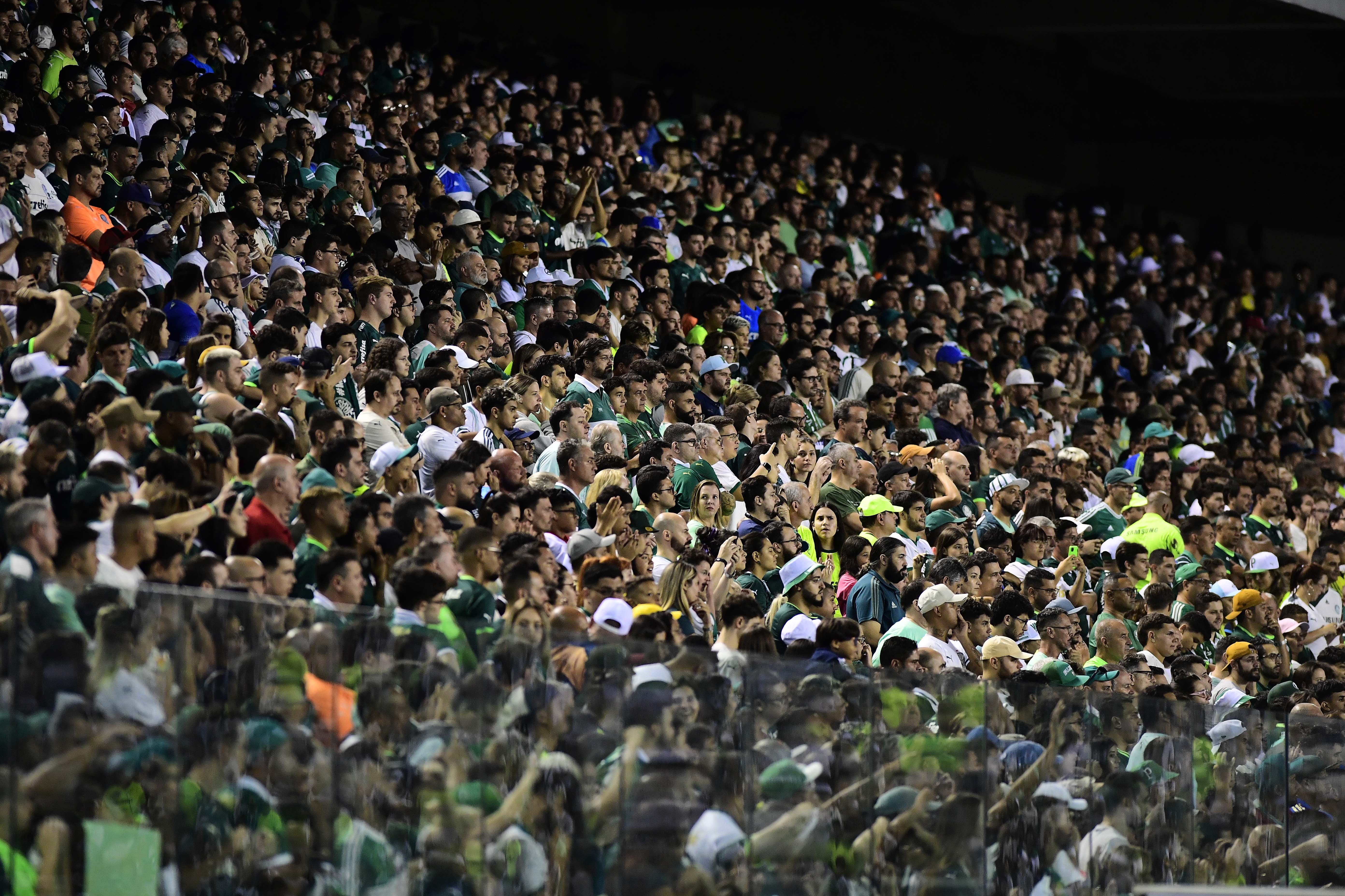 Palmeiras é denunciado por objetos arremessados em Dérbi e pode ser ...