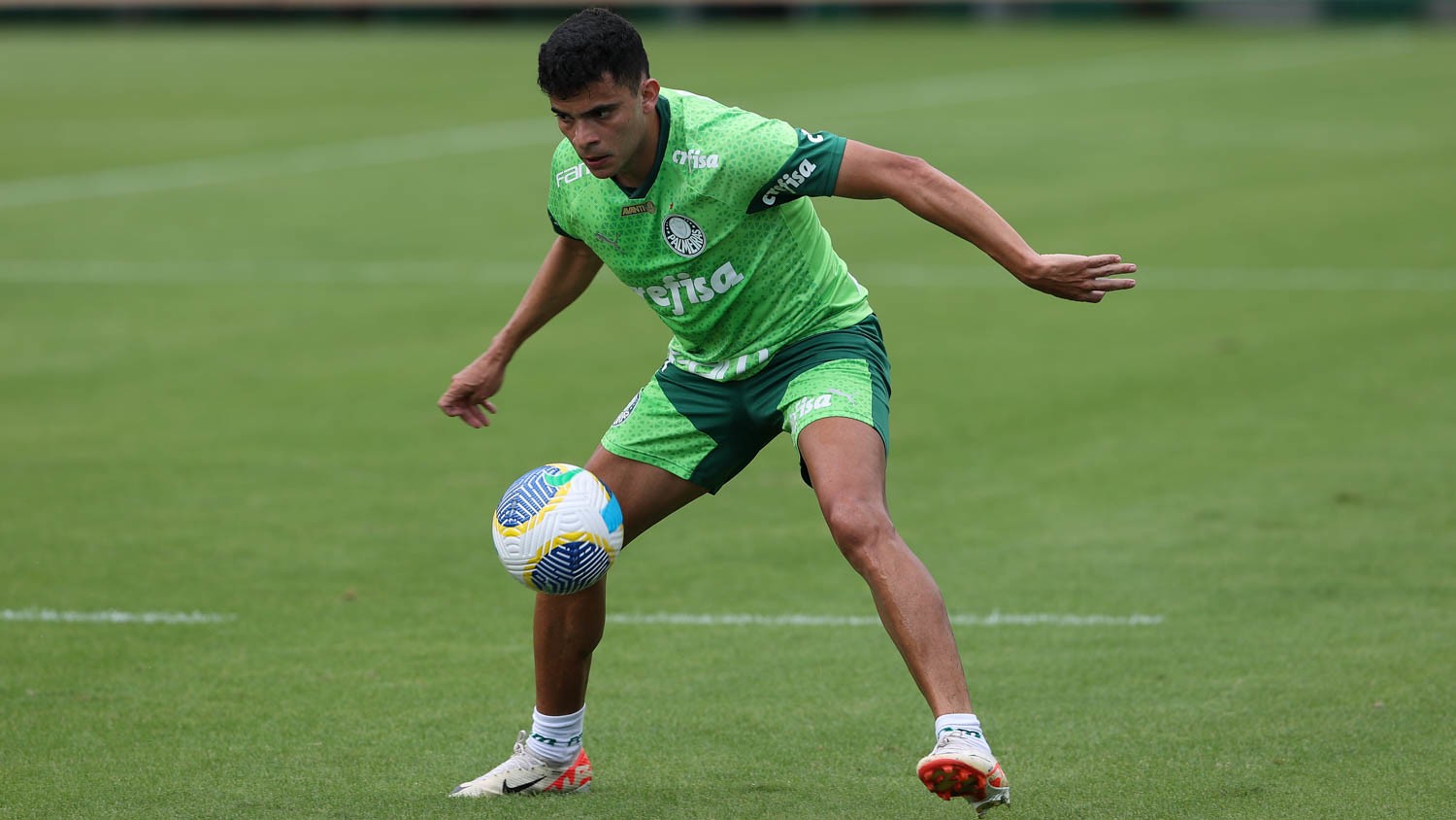 Bruno Rodrigues rompe tendão patelar do joelho após trauma em jogo-treino do Palmeiras | Ge