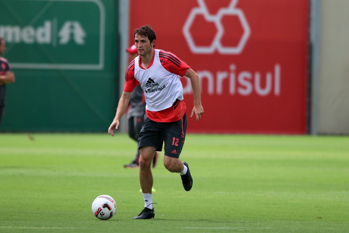 Com retorno de Mário Fernandes, Inter volta aos treinos de olho no ...