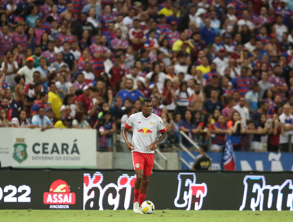 Bragantino anuncia volta do zagueiro Douglas Mendes, do Salzburg, por ...