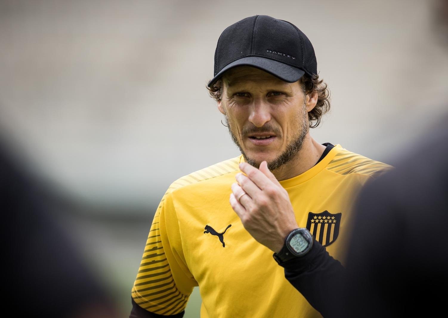 Defesa frágil, jovem sensação e Diego Forlán: saiba tudo sobre o ...