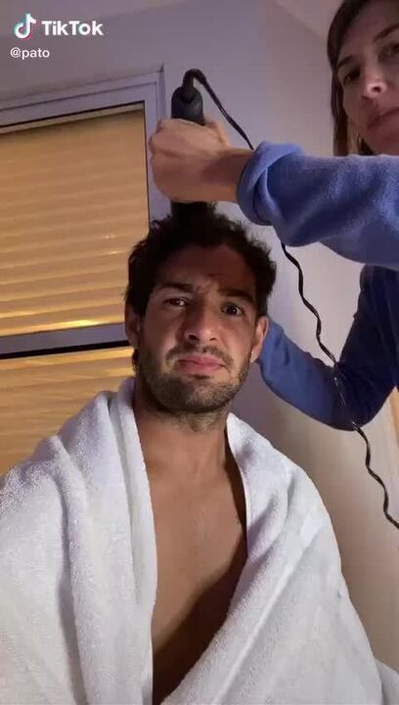 Pato careca: atacante do São Paulo cumpre promessa e raspa o cabelo ...