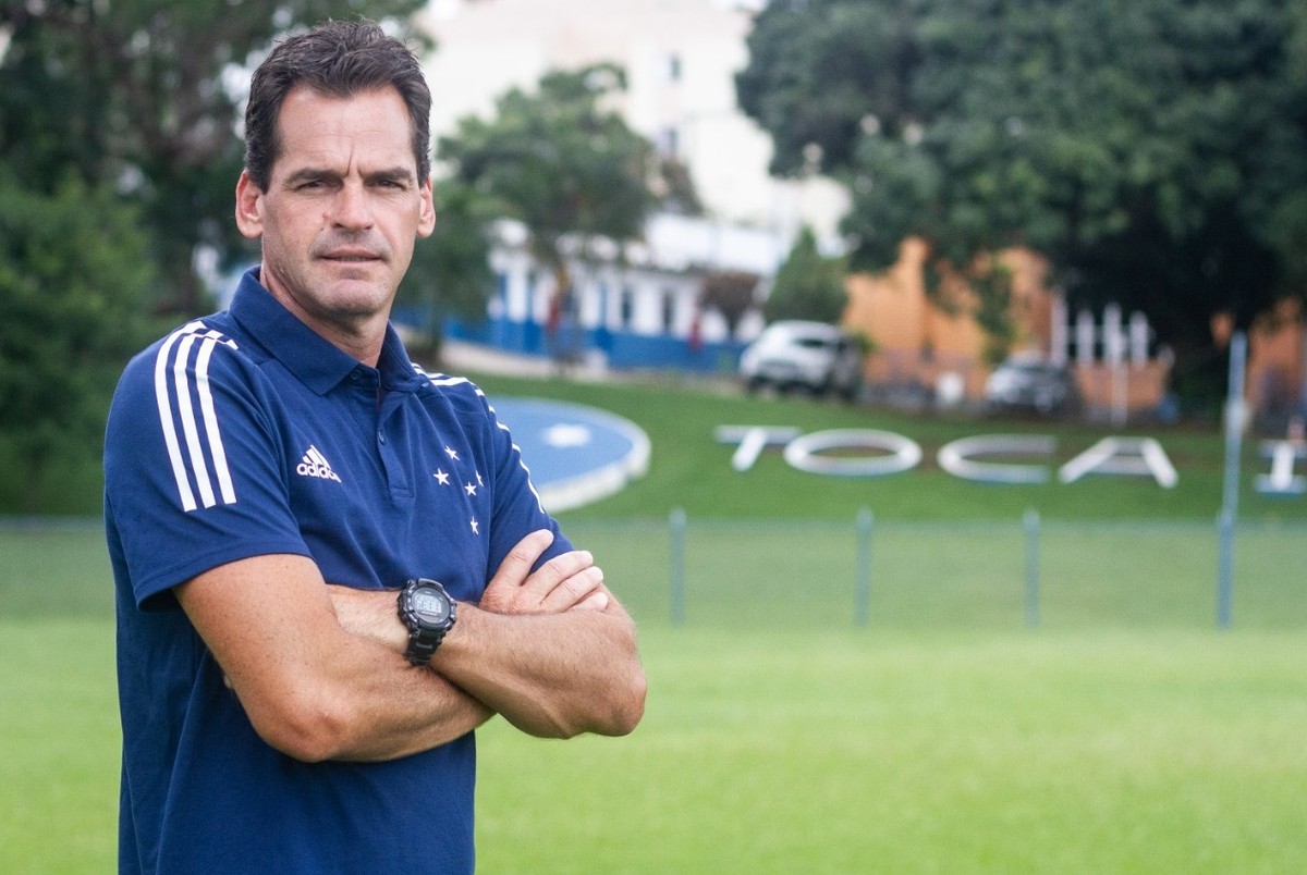 Após saída de Rogério Micale, Cruzeiro anuncia Gilberto Fonseca como ...