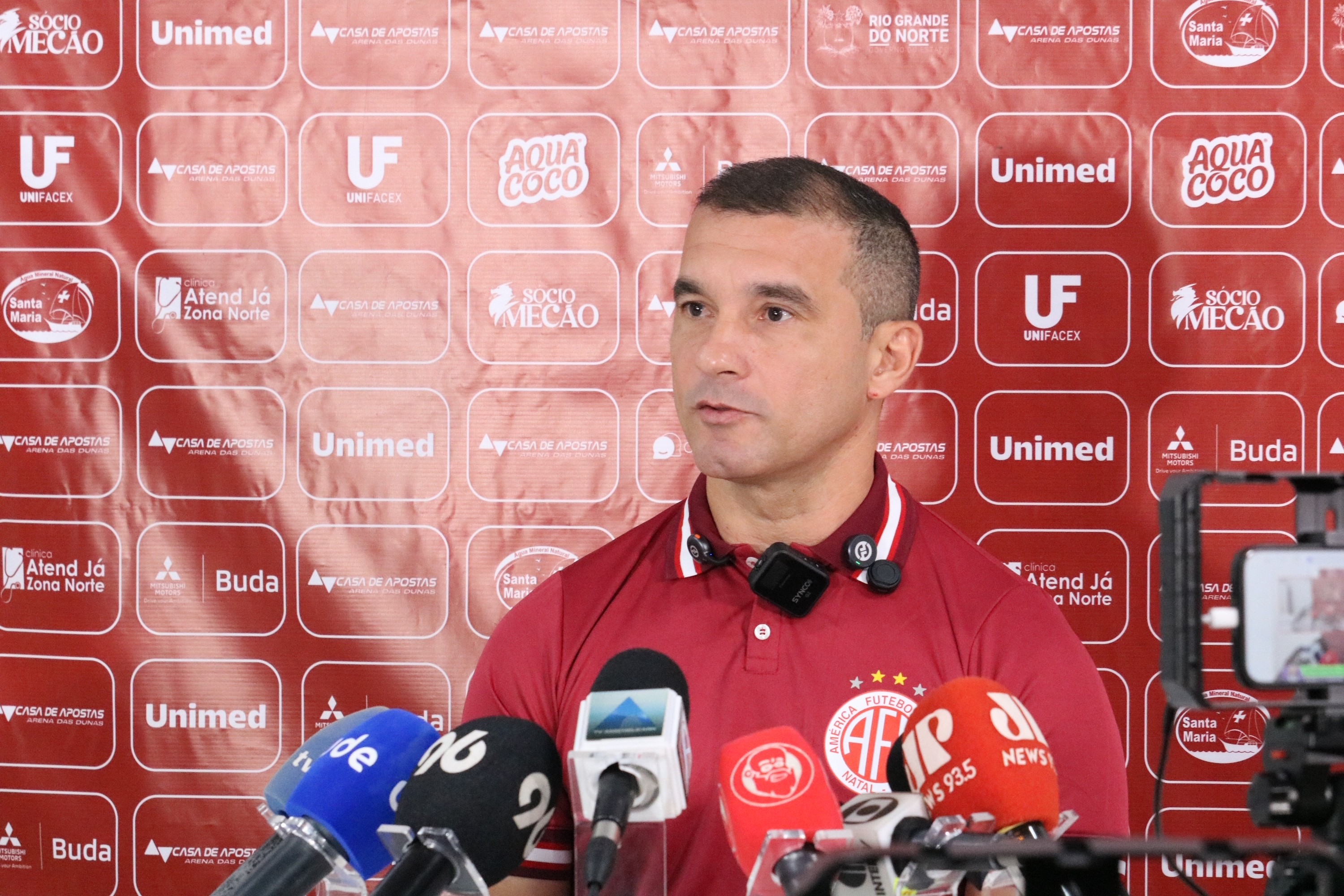 Ranielle Ribeiro é apresentado e se surpreende com o novo América