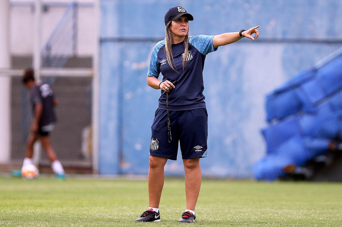 Emily assume comando da seleção feminina do Equador | Dona do Campinho | ge