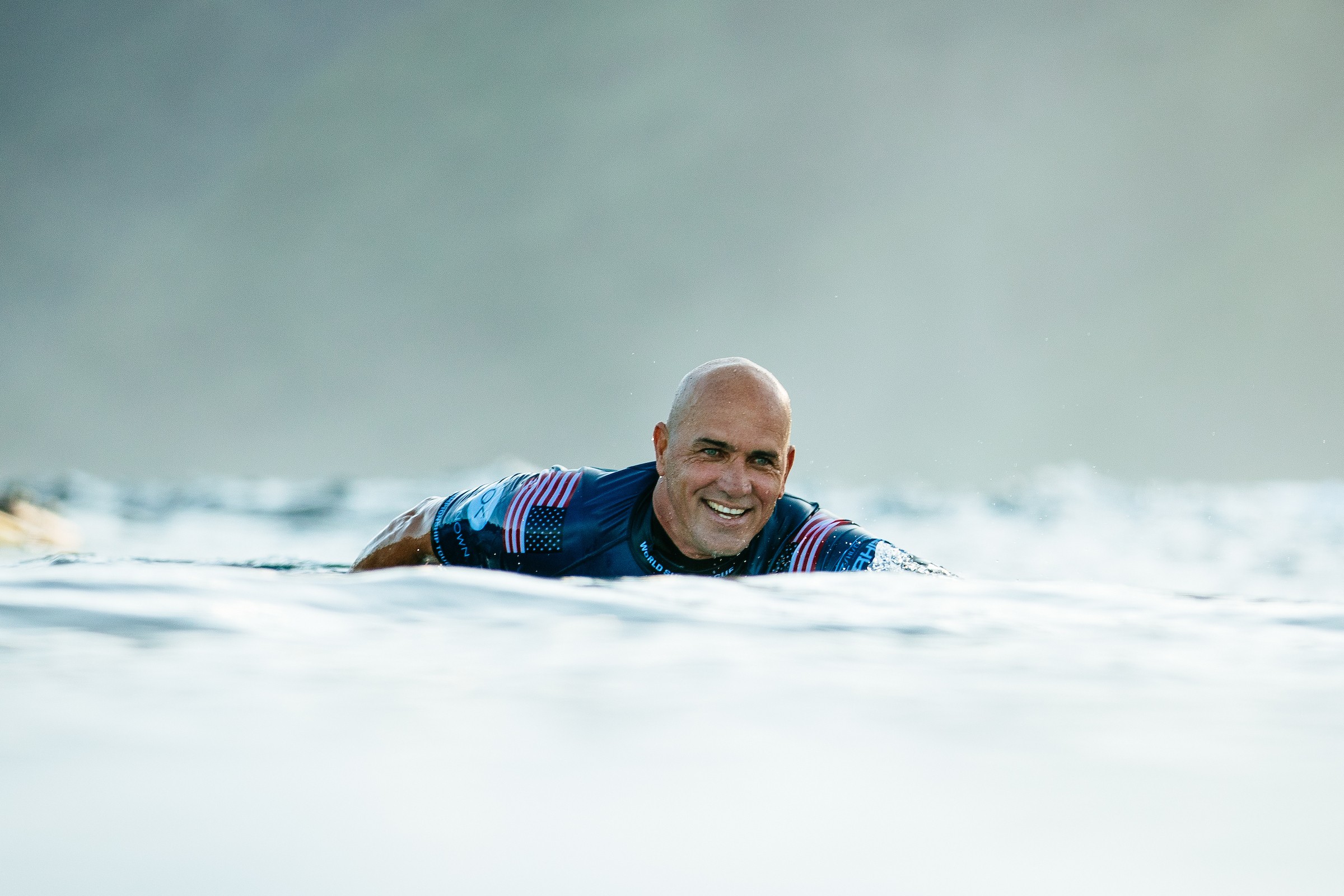 Kelly Slater dá dica e explica técnica para encontro com tubarão