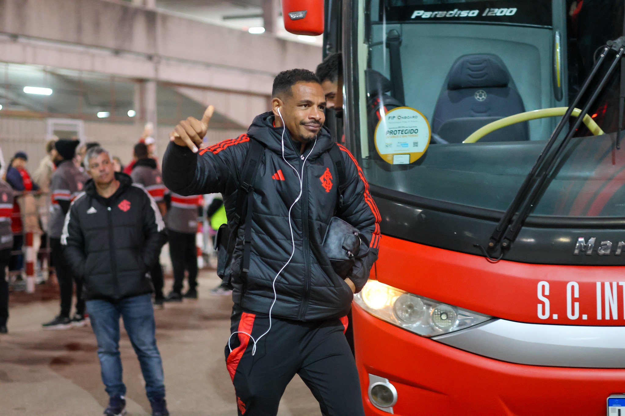 E agora, Fernando? Volante do Inter avalia o futuro após a lesão | Ge