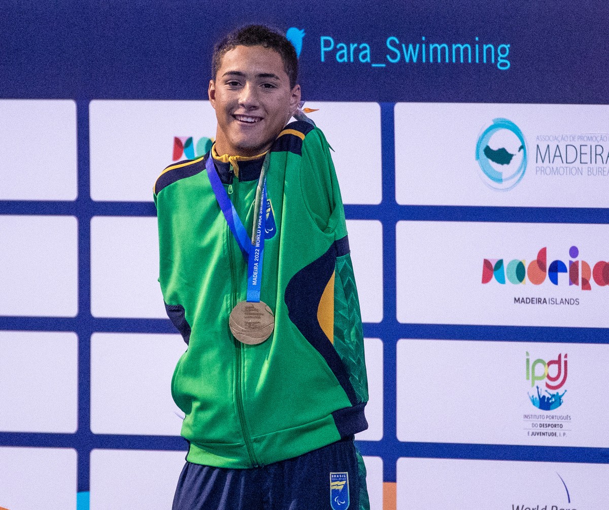 Samuel Oliveira vence 50m borboleta e fatura mais um ouro no Mundial de ...