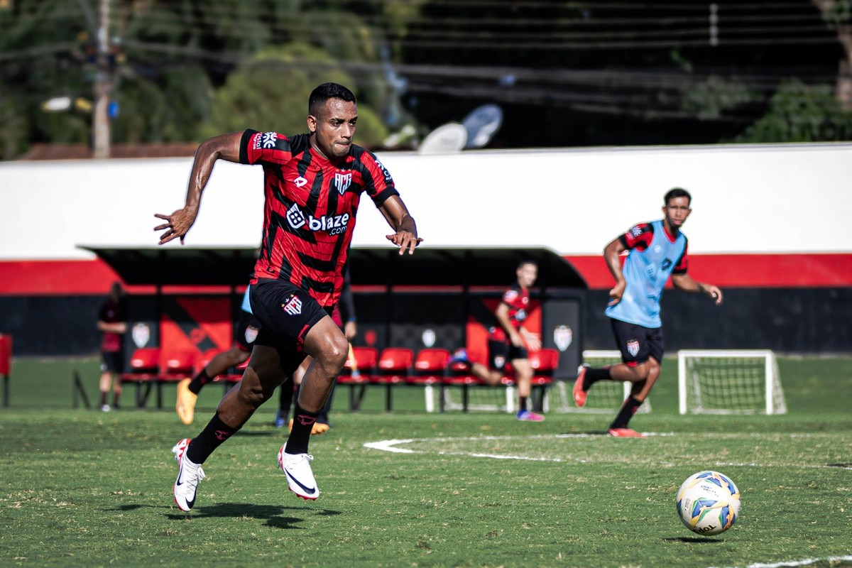 Recuperado de lesão, Airton volta aos treinos no Atlético-GO e analisa ...