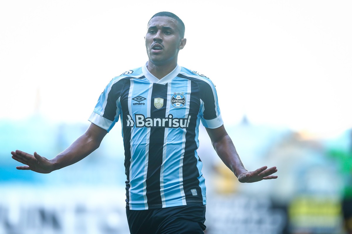 Atacante Rildo desembarca em Salvador para assinar com o Bahia ...