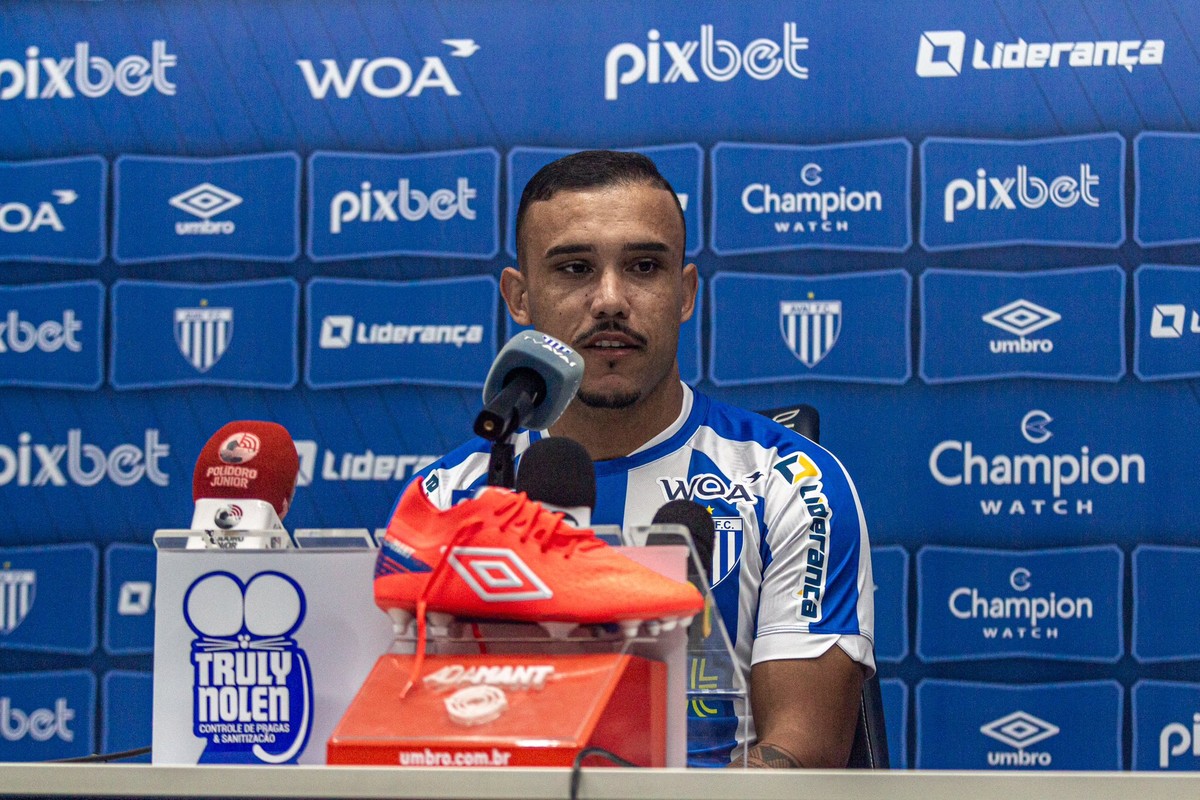 Pottker celebra retorno ao Avaí e diz que Barroca tentou contratá-lo no ...