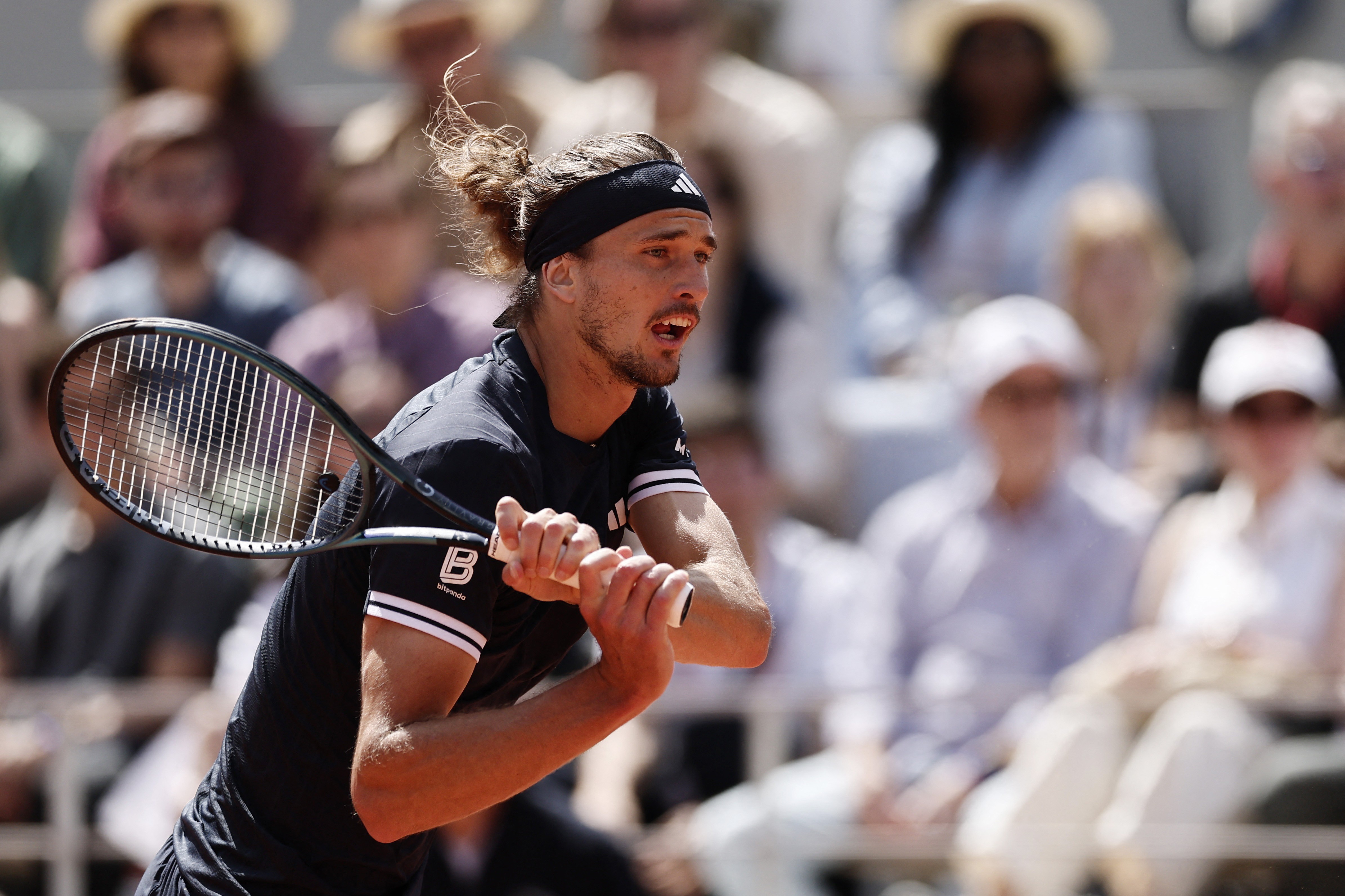 Zverev para entrevista ao ser questionado sobre violência doméstica | Ge