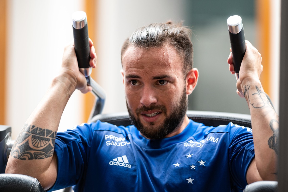 Giovanni inicia temporada fora dos planos de Felipe Conceição e tem ...