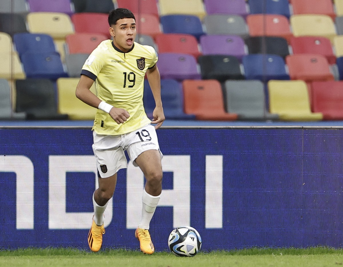 Chelsea acerta contratação de Kendry Páez, joia de 16 anos do Equador ...