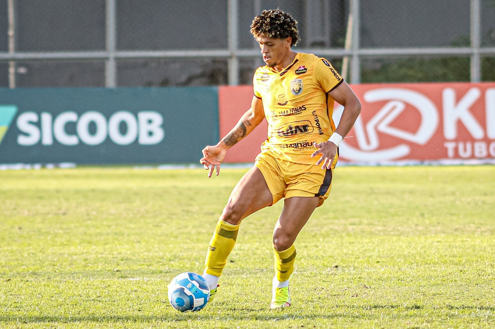 Robertinho tem contrato renovado e disputará a terceira temporada ...