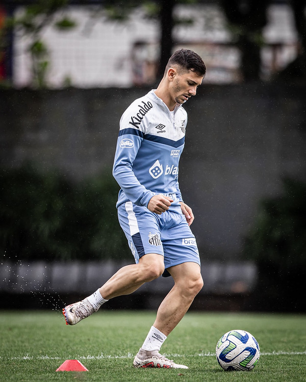 Maxi Silvera aparece no BID e pode estrear pelo Santos | santos | ge