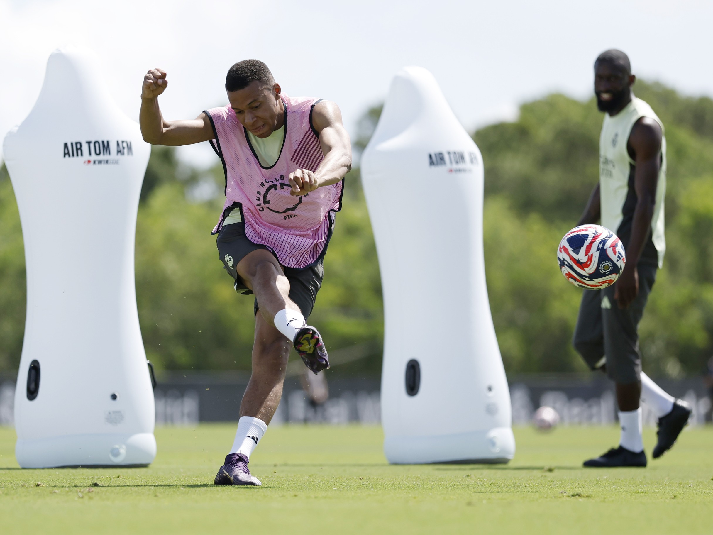 Mbappé tem febre e não treina na véspera da estreia do Real Madrid na ...