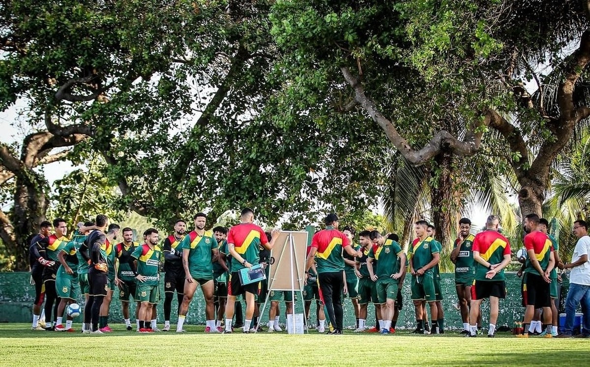 Com Elenco De 49 Jogadores Sendo 15 Atacantes Sampaio Fecha Temporada